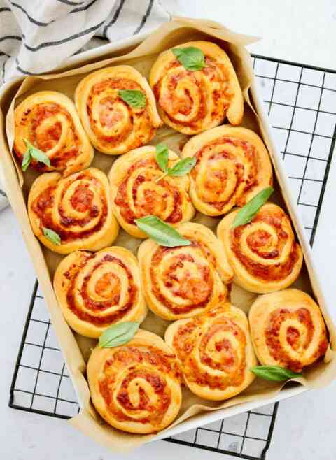 FabFlour | Pizza scrolls recipe